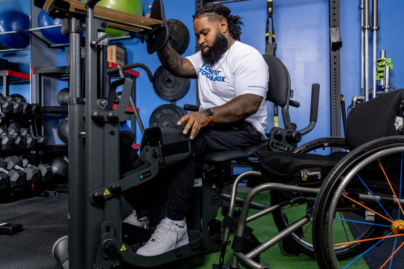 La historia de Wesley Hamilton - Bipedestador Glider de EasyStand ...