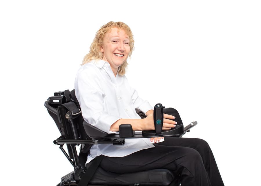 Manejo de las extremidades superiores de una persona sentada